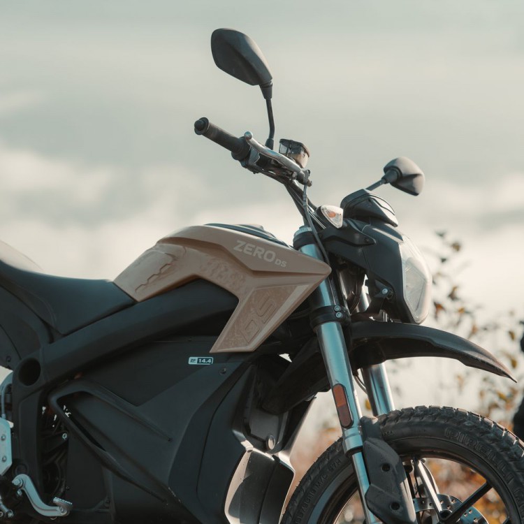 Zero DS (2022) | Electric Motorcycle - Magnet Motos