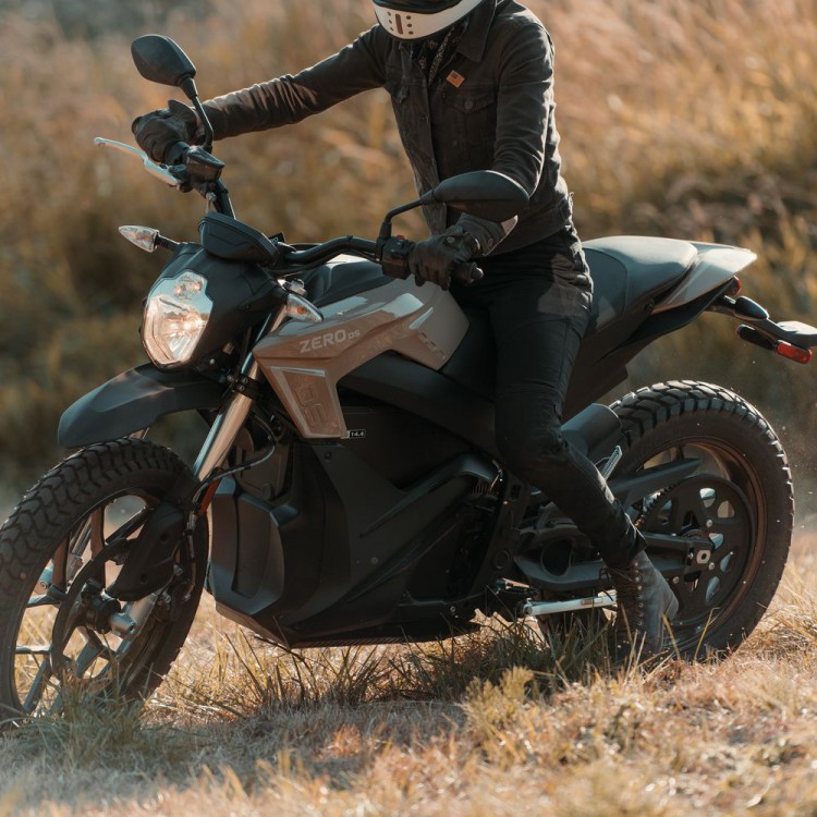 Zero DS (2022) | Electric Motorcycle - Magnet Motos