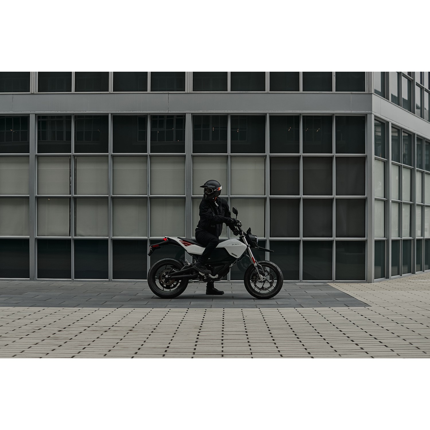 Zero FXE 11kW Electric Motorcycle - Magnet Motos